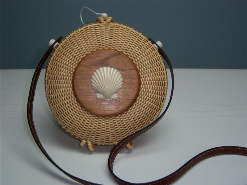 7" Round Scallop Purse - Shoulder Bag